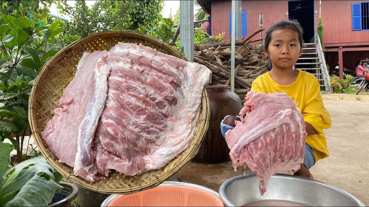 Smart girl Pich cook pork ribs with water spinach - Cooking with ...