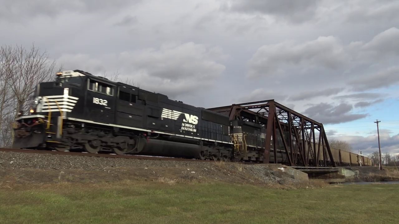 NS 1832 leads 746 down the Lurgan - 12/31/2019 - YouTube