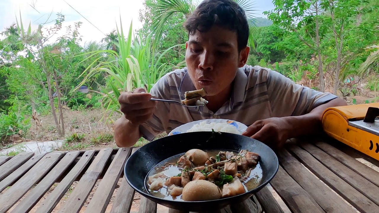 ដើមសុទ្ធតែបន្លាតែខឆ្ងាញ់ណាស់ THE BEST YUMMY TREE IN THE WILD ON ISLAND ...