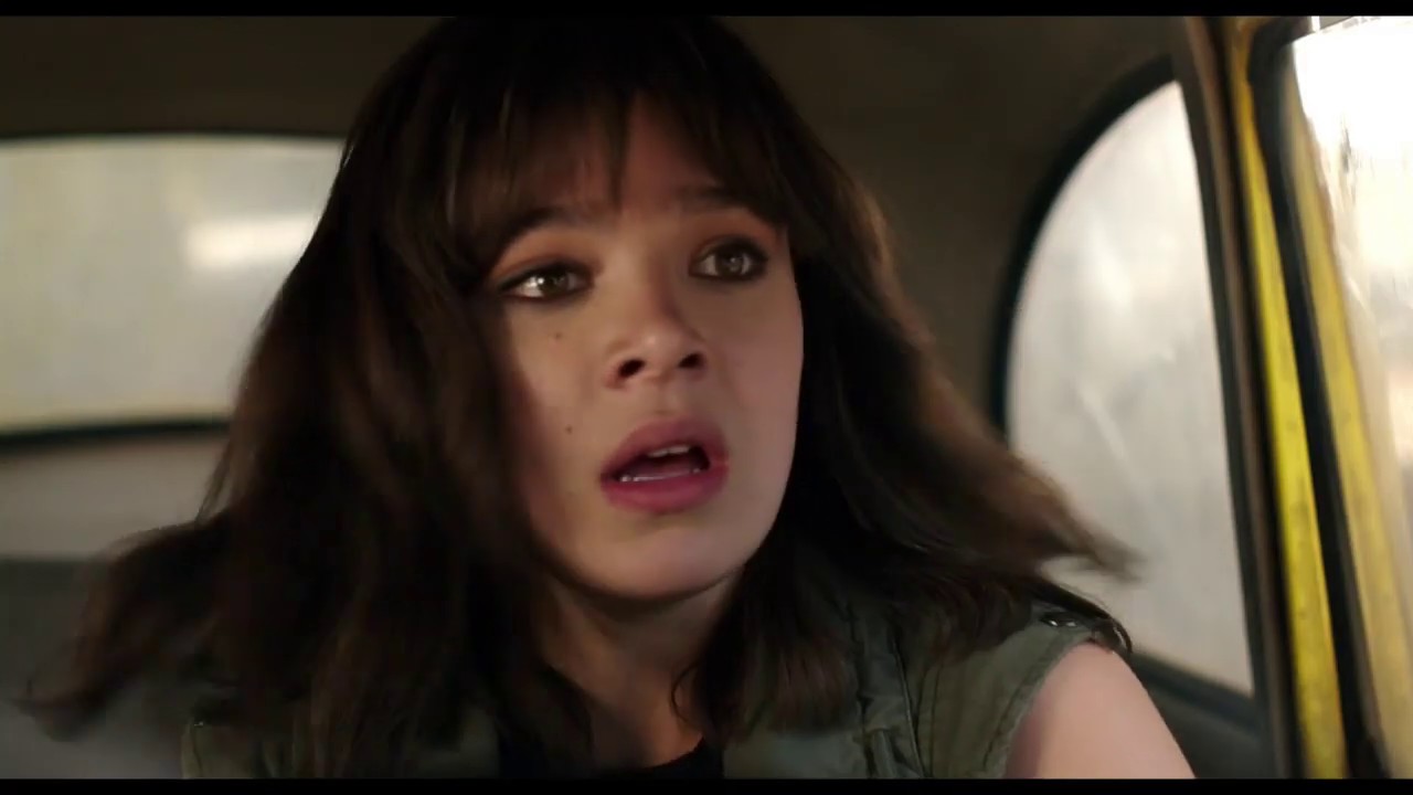 BUMBLEBEE | Escena | Don't run - YouTube