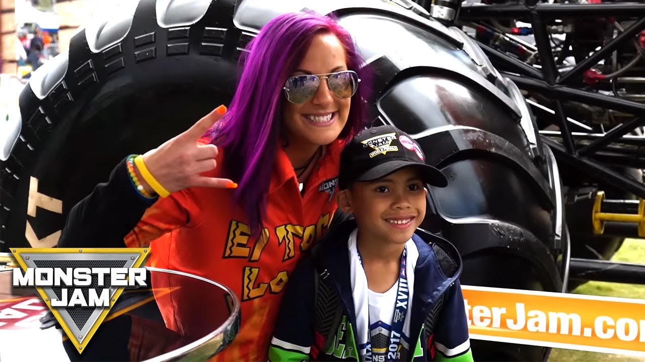 MJWF XVIII Pit Party - YouTube