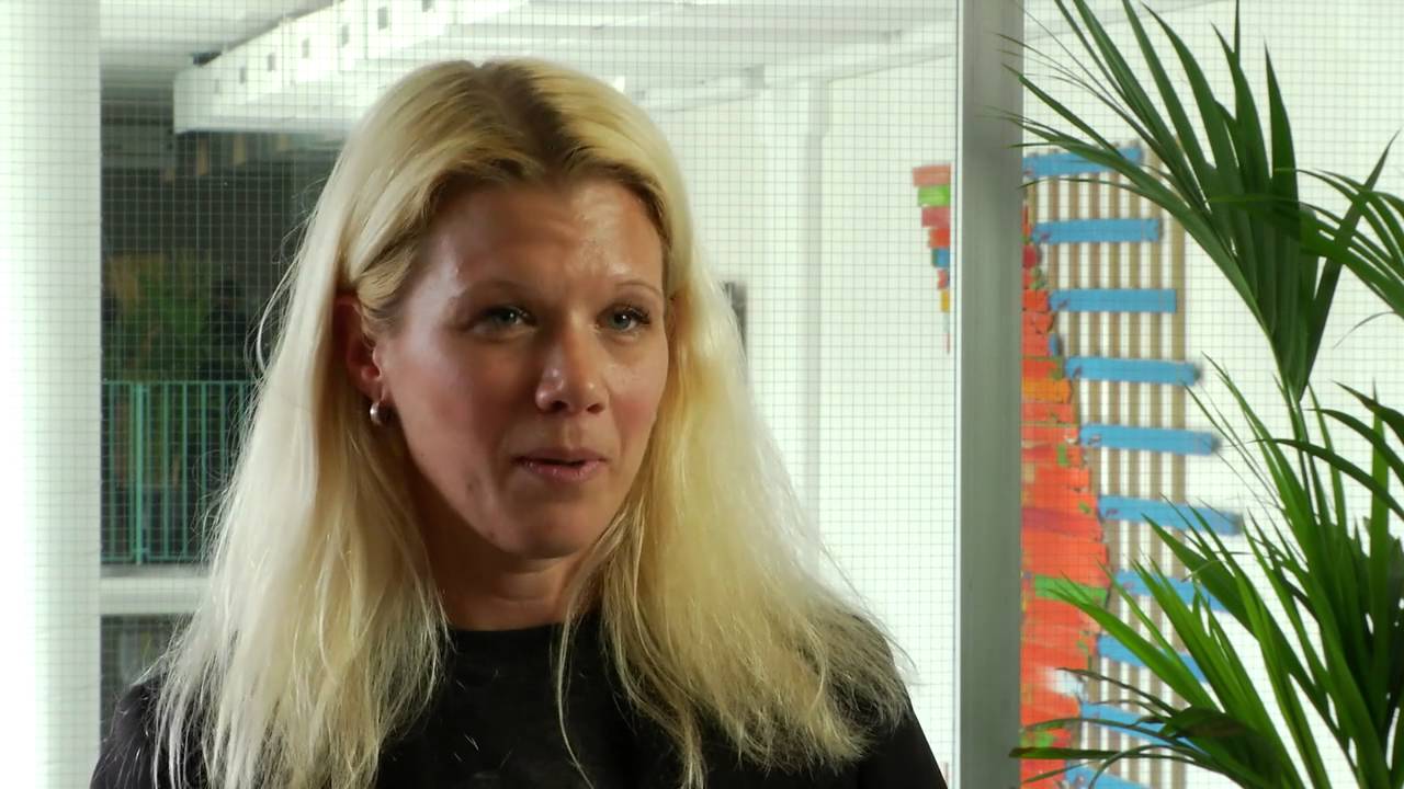 Lotta Karlsson om hur lärare kan arbeta med värdegrunder, demokrati och ...