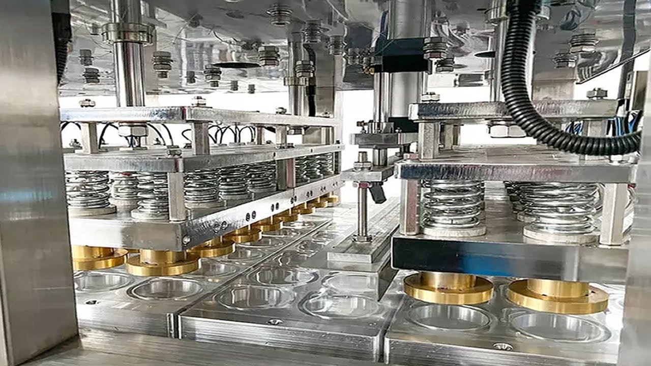 Machine to fill liquid into cups: juice cup 4lanes filling sealing ...