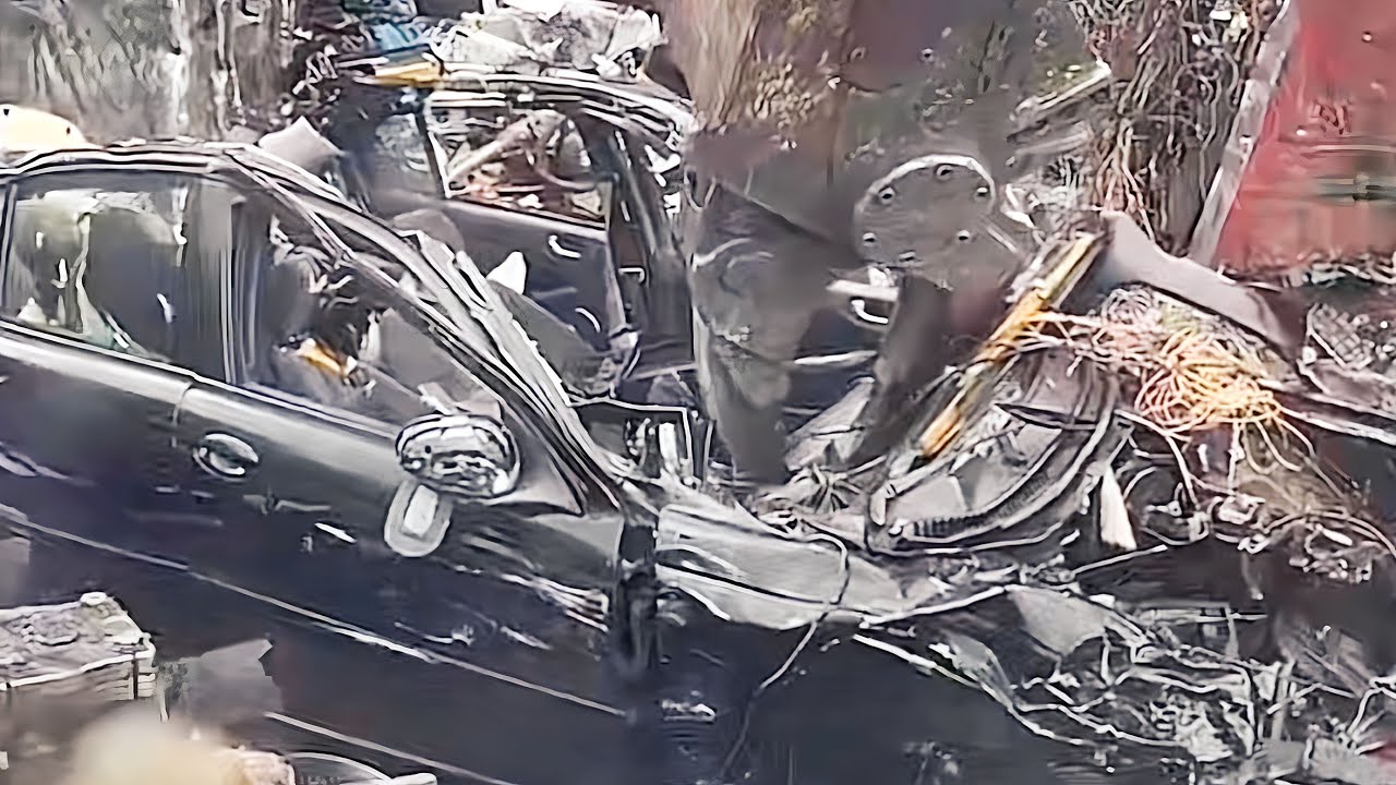 Ultimate Car Crusher Excavator: Demolishing Vehicles with Precision ...