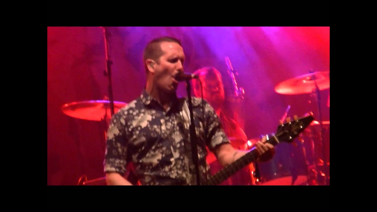 Ash - A Life Less Ordinary (Live @ Indiependence 2015) - YouTube