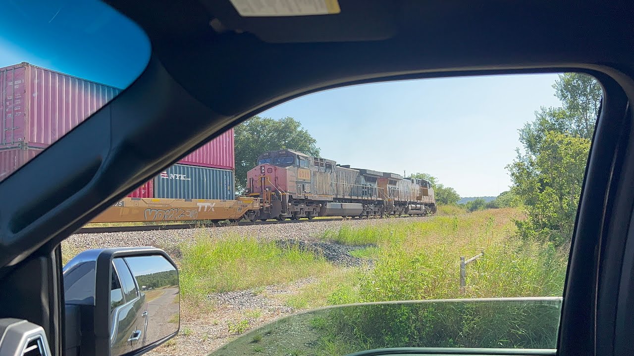 Patched SP locomotive trials behind UP #6382 on a IDISI through Brazos ...