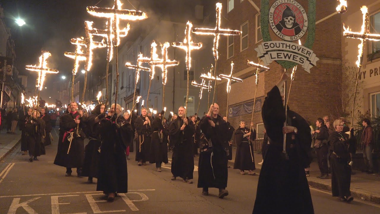 Lewes Bonfire 2024 Southover - YouTube