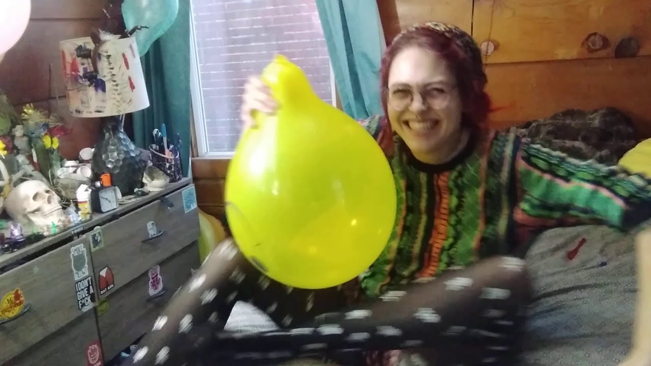 MINISKIRT SIT TO POP Looner Double Sit Popping Balloons S2P - YouTube