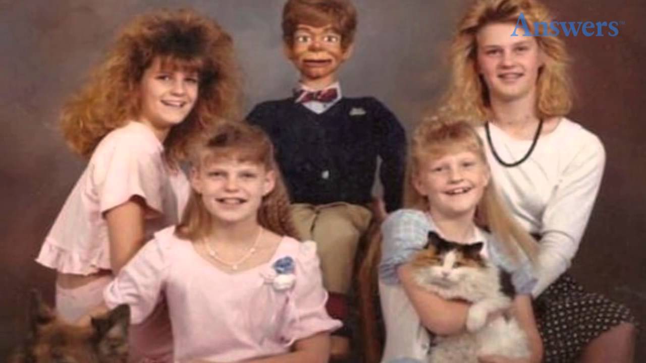 Think Your Parents Are Embarrassing? These Awkward Family Photos May ...