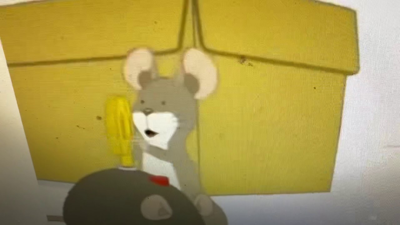 Mouse rides clockwork mouse - YouTube
