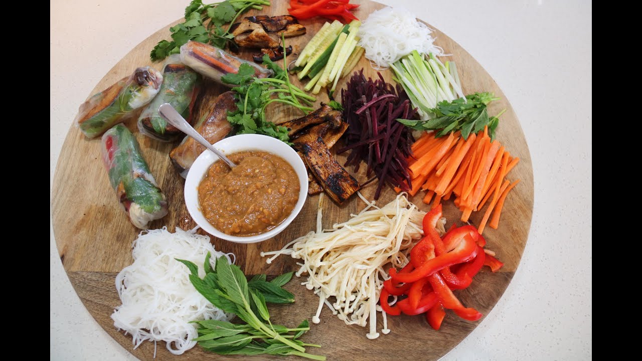 Veggie Rice Paper Rolls With Sticky Mushrooms and Peanut Dipping Sauce ...