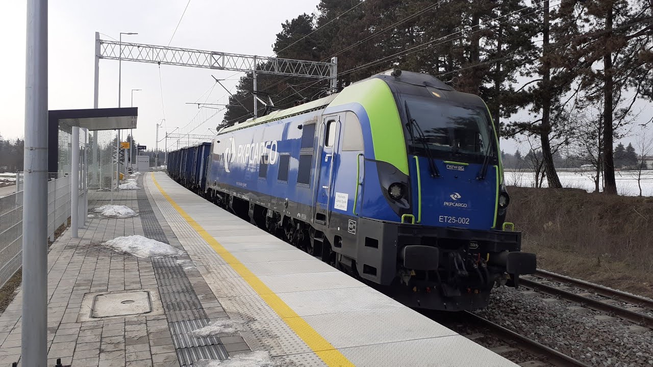 ET25-002 ze składem węglarek, mija p.o. Stasin Polny 26.02.2021 - YouTube