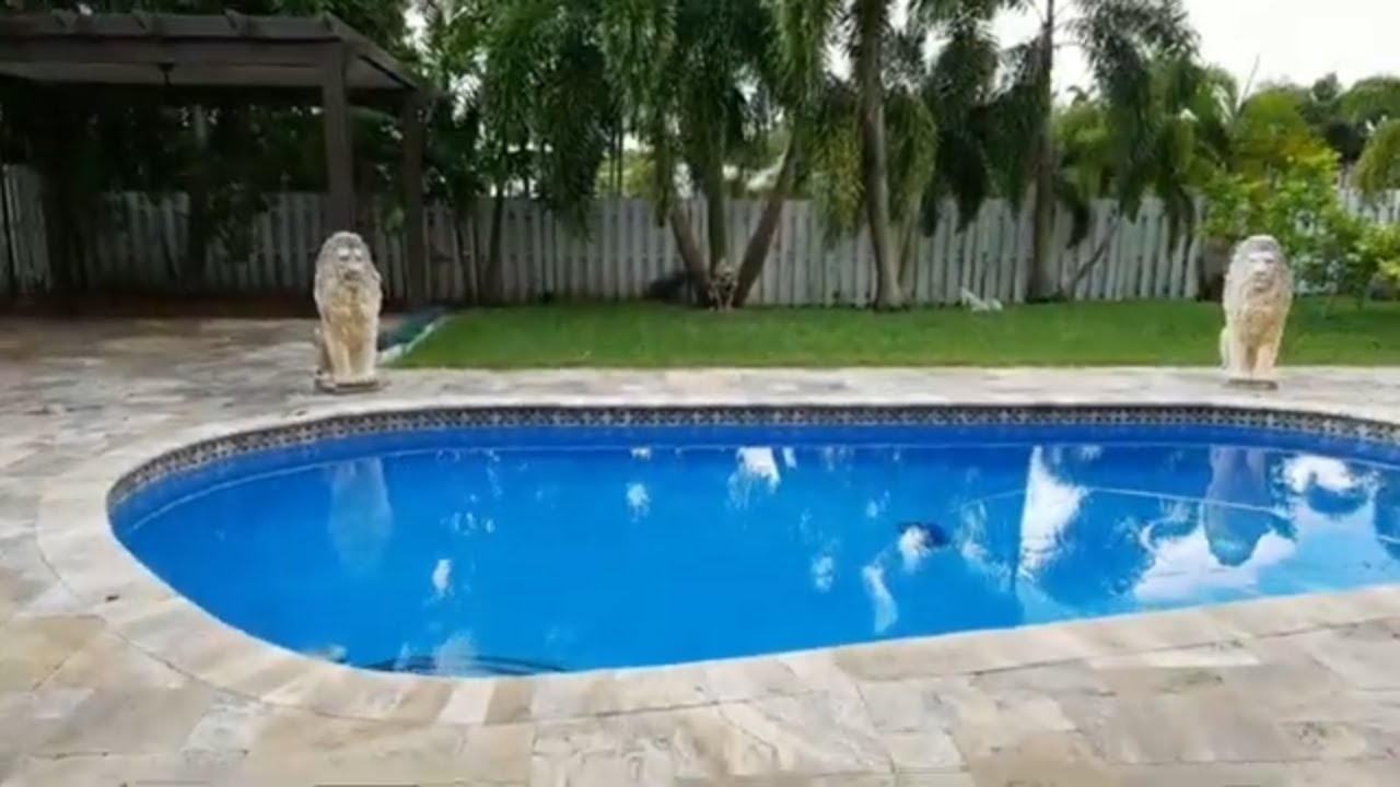 5 bedrooms - pool - almost 3k square feet - YouTube