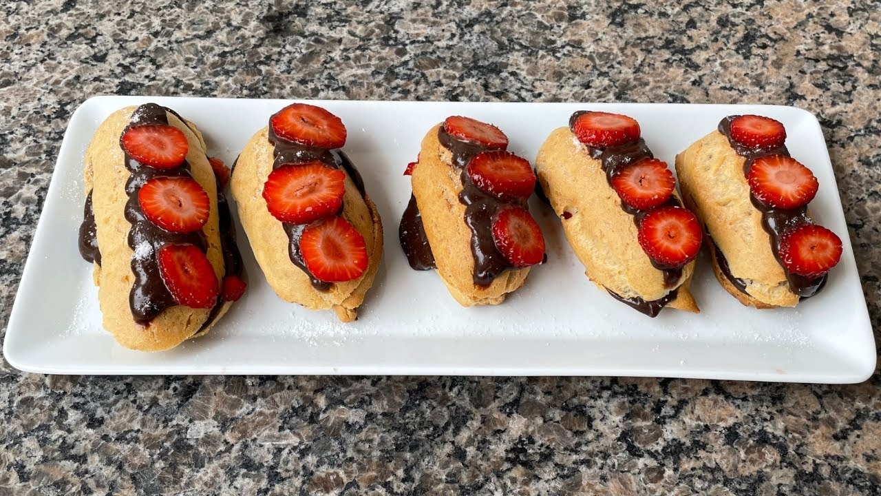 Bomba de Brigadeiro Com Morango | Delícias da Eleni - YouTube