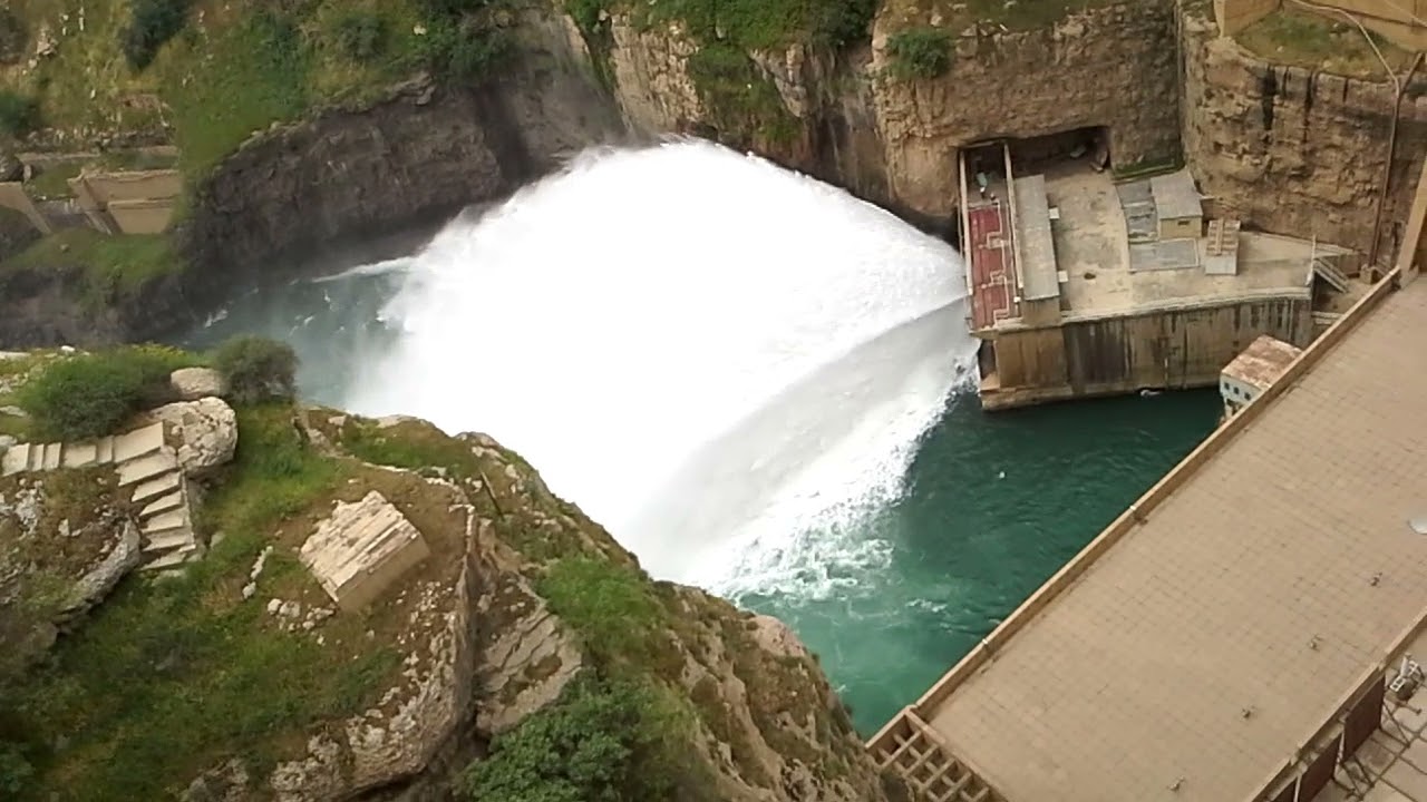 Opening of The Spillway Gate-Dukan Dam - YouTube