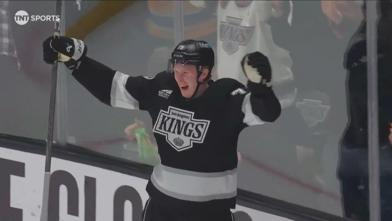Samuel Helenius scores his first career NHL goal. - YouTube
