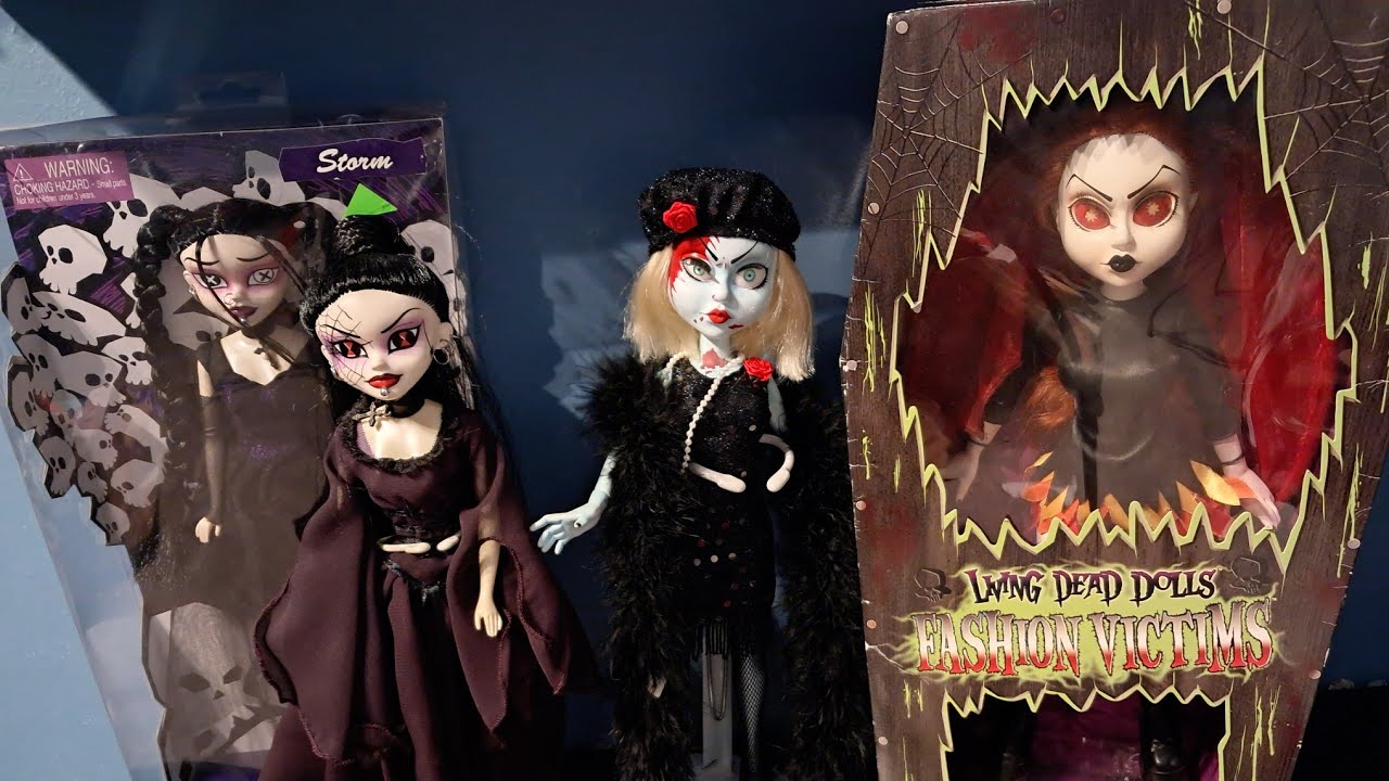 Living Dead Dolls Fashion Victims vs Bleeding Edge Goth dolls - YouTube