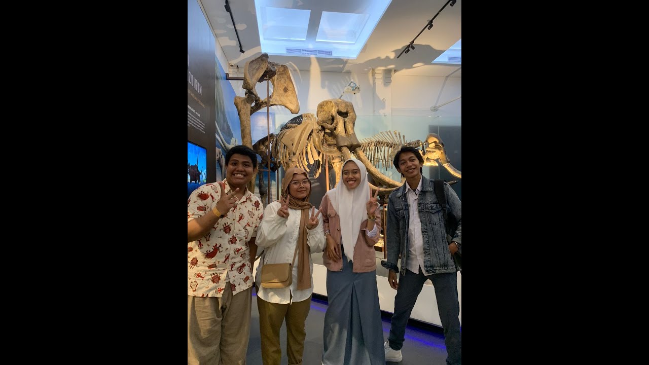 The Strawberry Generation Building Identity in the Digital Era ...