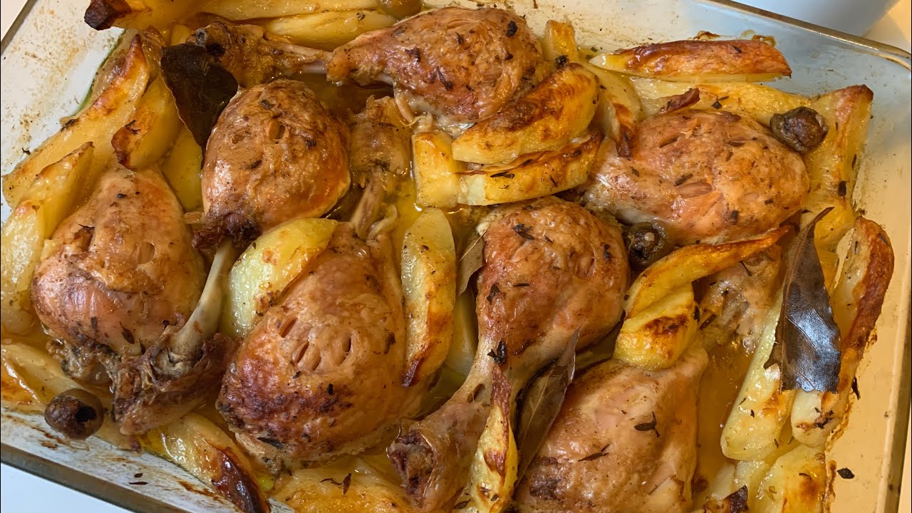 Pilons de poulet et pommes de terre au four أفخاذ الدجاج محمرة في الفرن ...
