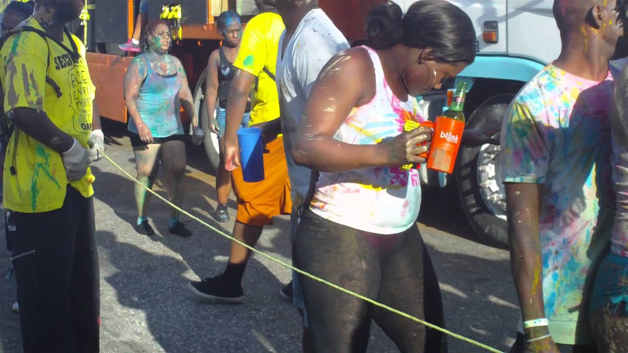 Trinidad and Tobago Carnival Jouvert 2015 on the road #2 - YouTube