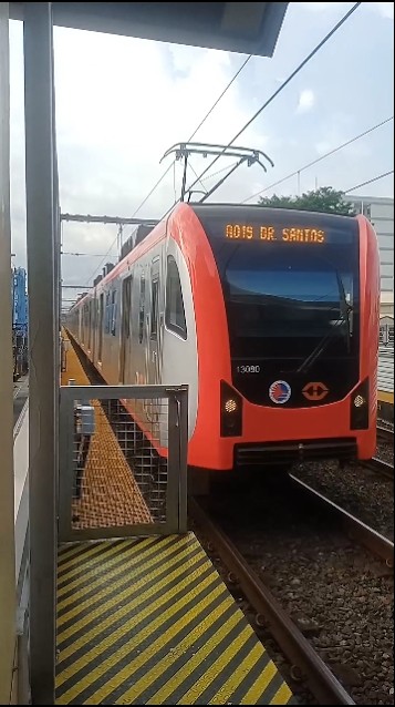LRT 1 Gen 4 Set 20 Arriving at Doroteo Jose station. - YouTube