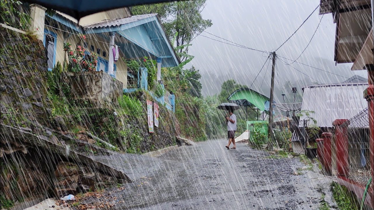 Super heavy rain accompanied by strong winds 3 hours, walking in heavy ...