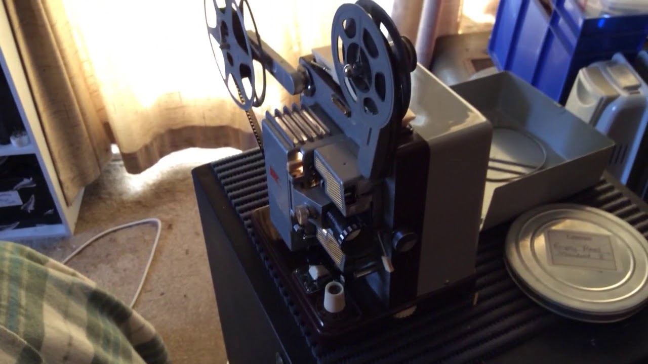 Kokoku Miniauto 8P Standard 8mm Silent Projector - YouTube