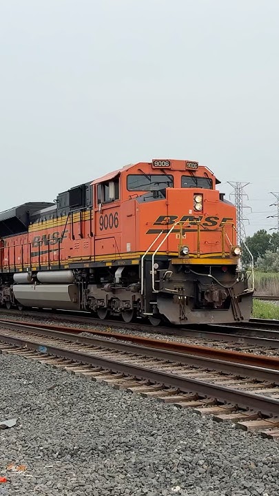 BNSF 9006 rolls a Coal Train past Pine Junction - YouTube
