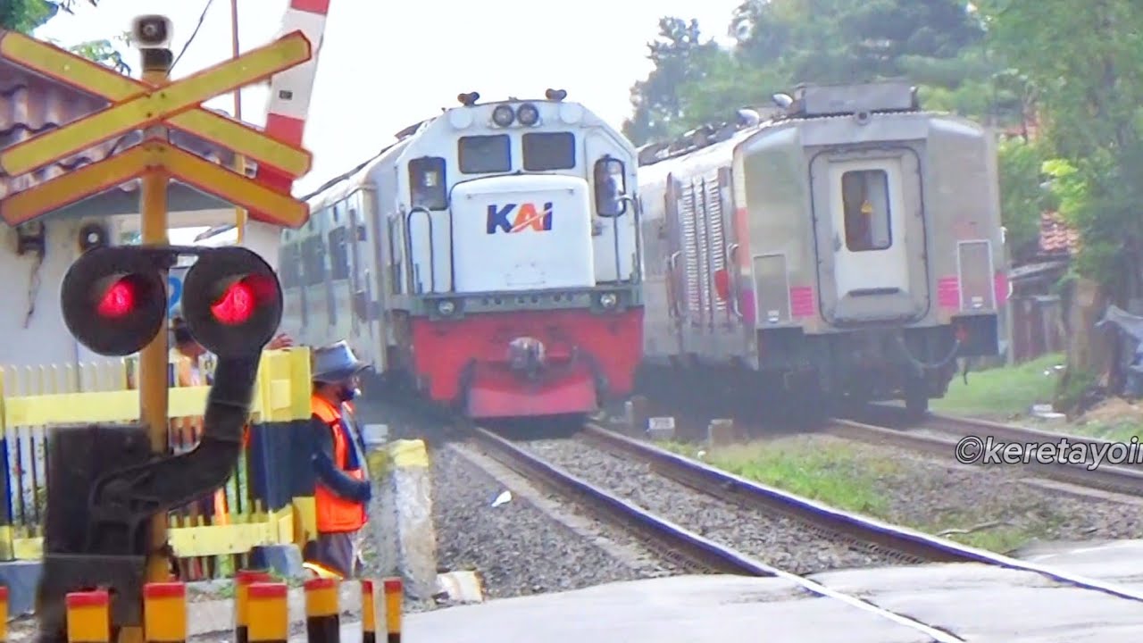 PAPASAN KERETA API || Nonton 5 Kereta Api di Perlintasan JPL 260 Tirus ...