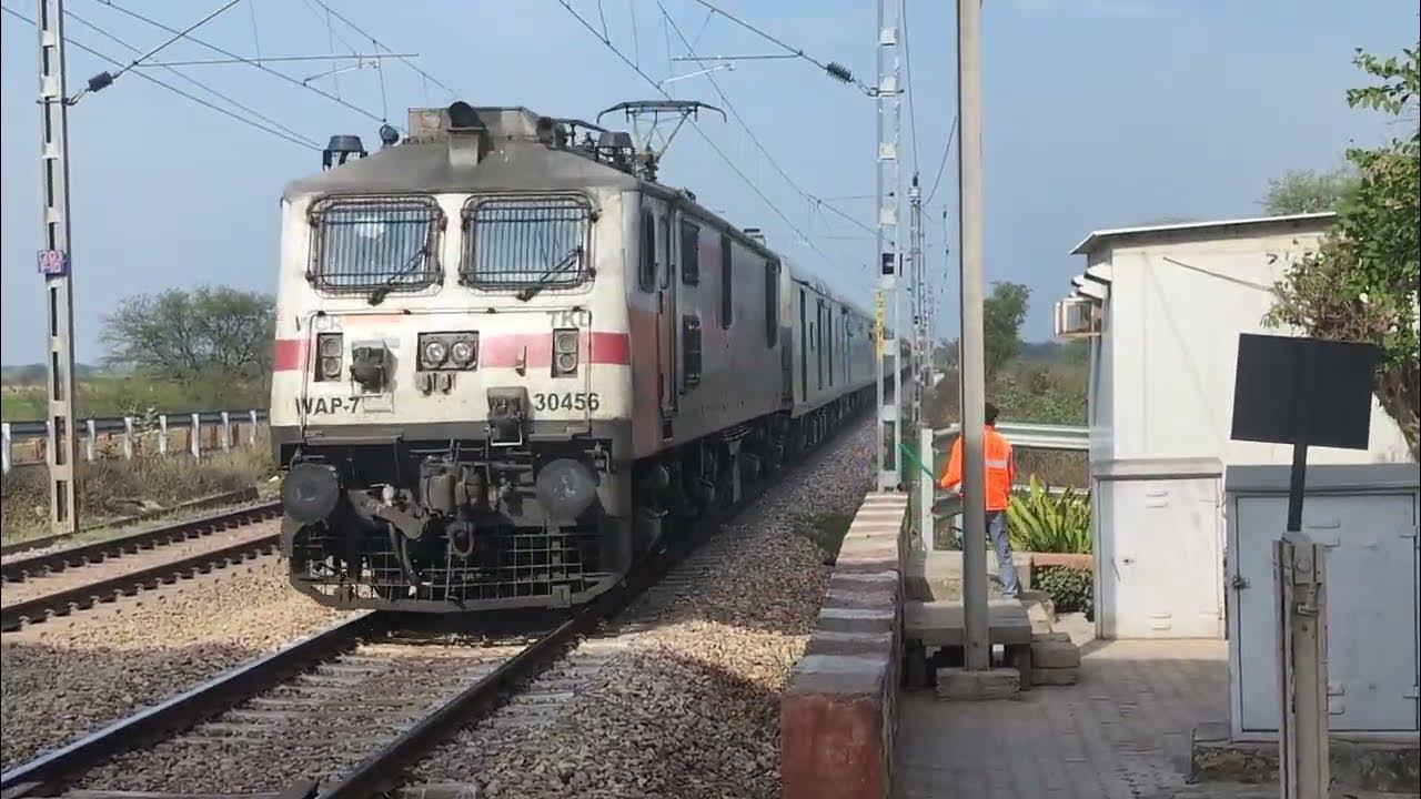 12060 Hazrat Nizamuddin Kota Jan Shatabdi express crossing at 130kmph | High speed action - YouTube