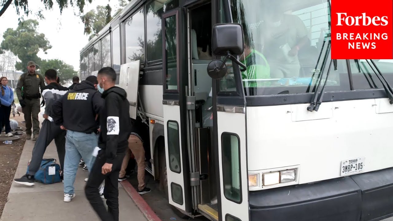 WATCH: Customs And Border Protection Bus Drops Migrants Off In San ...