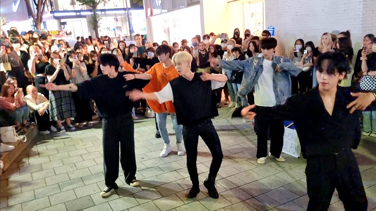 WEDNESDAY. AQA. BEAUTIFUL SUPERB PERFORMANCE. HONGDAE STREET. - YouTube