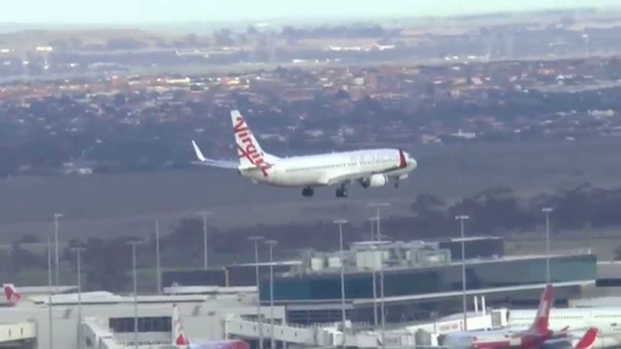 View from a Hill - Melbourne Airport Runway 27 MEL / YMML June 24th ...