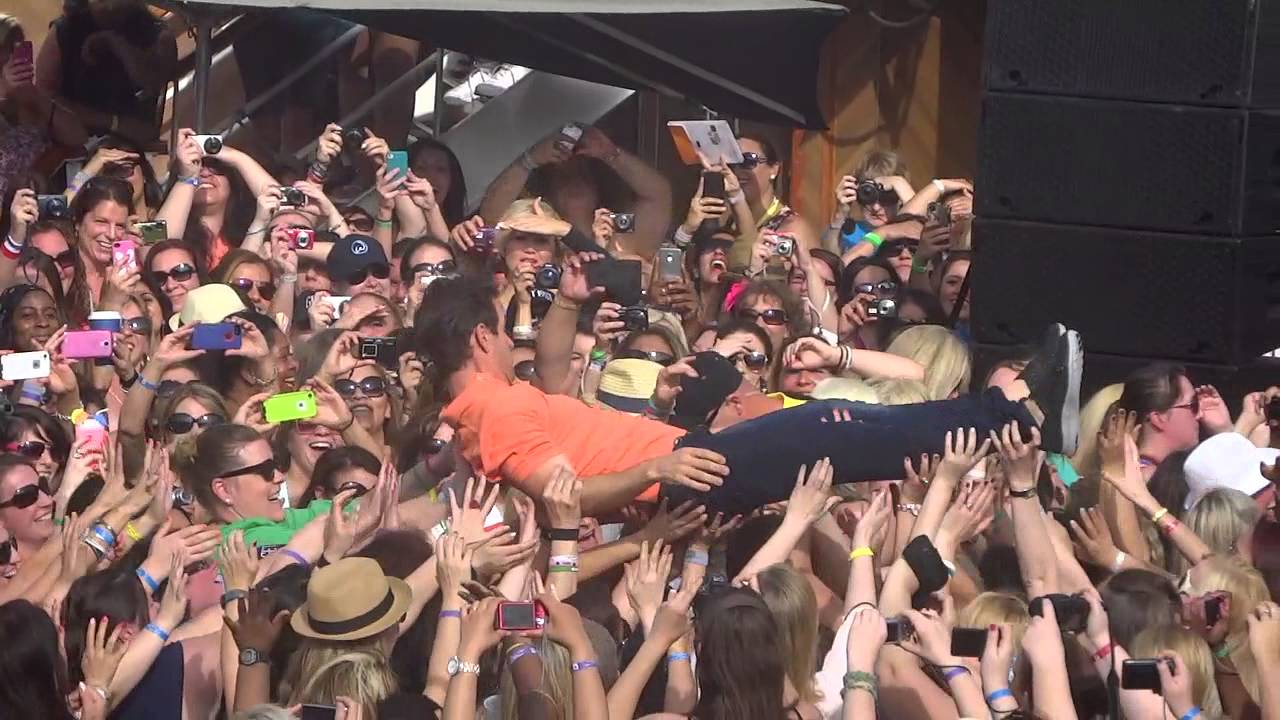Joey Body Surfing, Day Party, NKOTB Cruise 2014 - YouTube