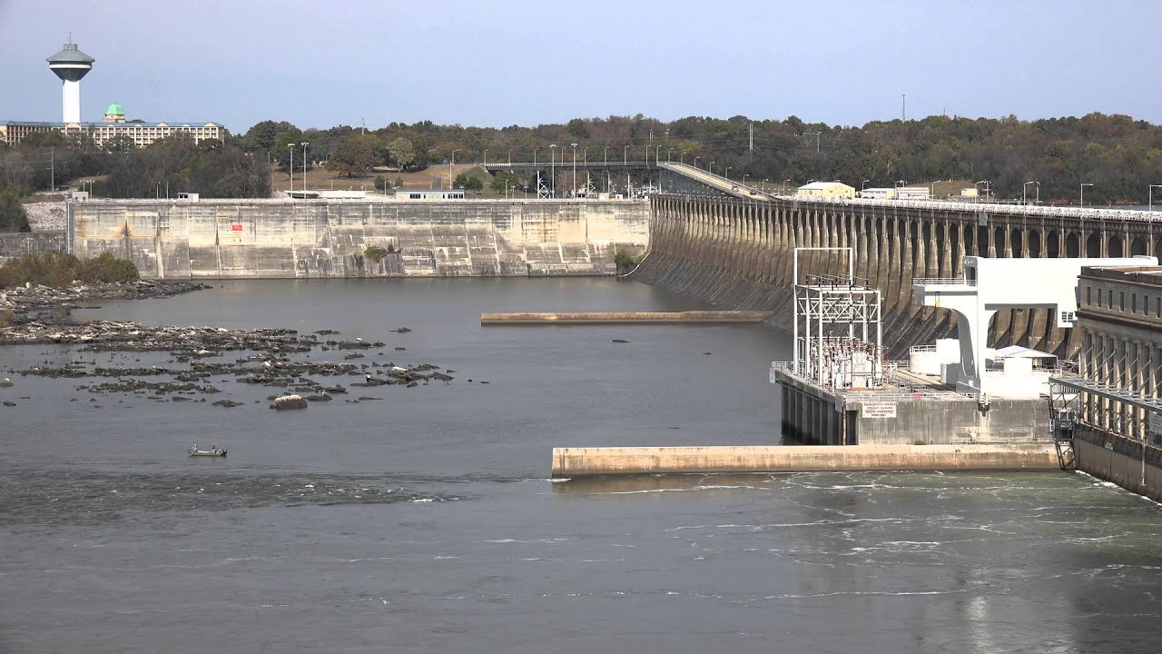 Fishing Below Wilson Dam in 4K UltraHD - YouTube