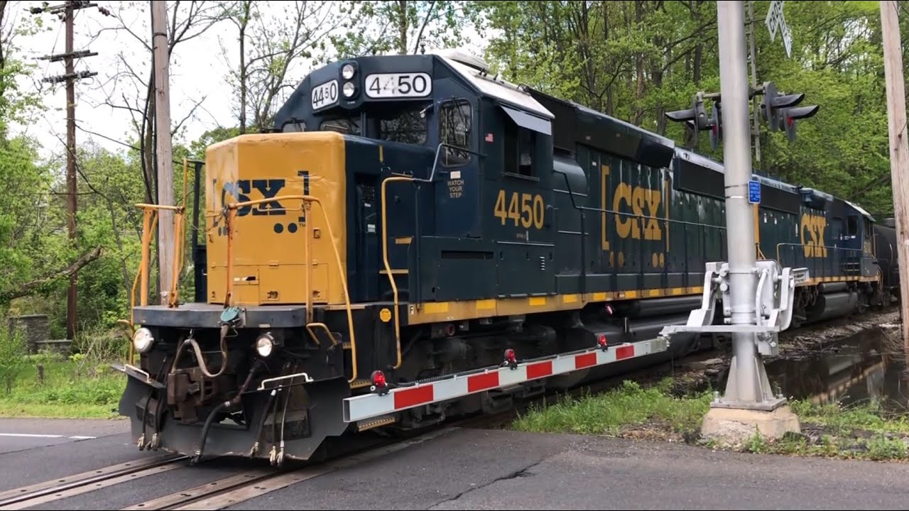 CSX Z572 Works Woodbourne From The Fairless Branch - YouTube