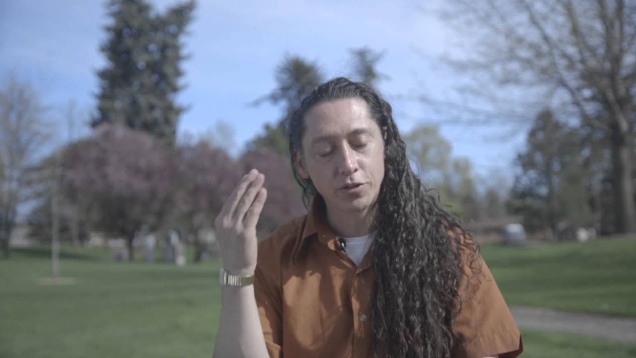 ONE HAND SPEAKS: The Benefits of Having One Hand - YouTube