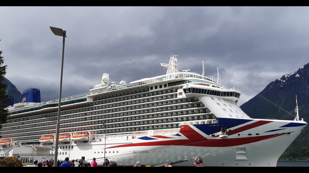 P&O Cruises Britannia A104 Cabin Tour - YouTube
