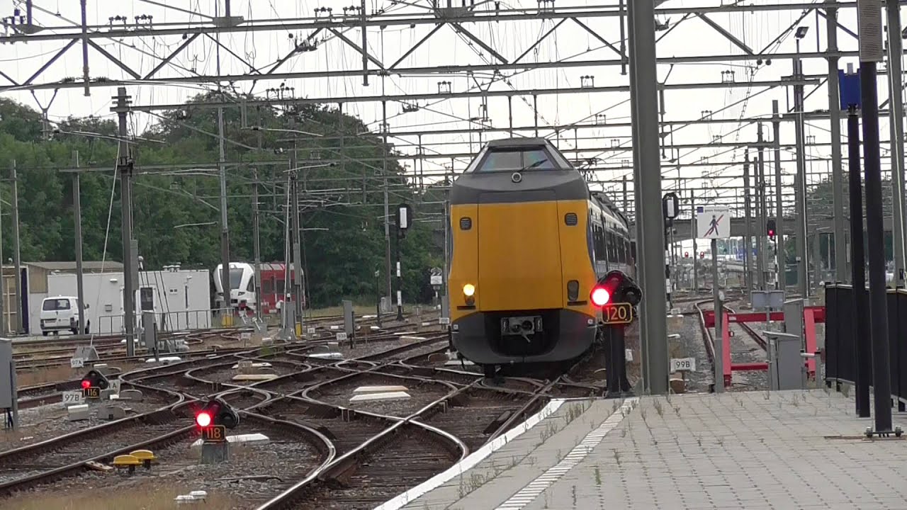ICM 4220 wordt afgerangeerd op station Leeuwarden - YouTube
