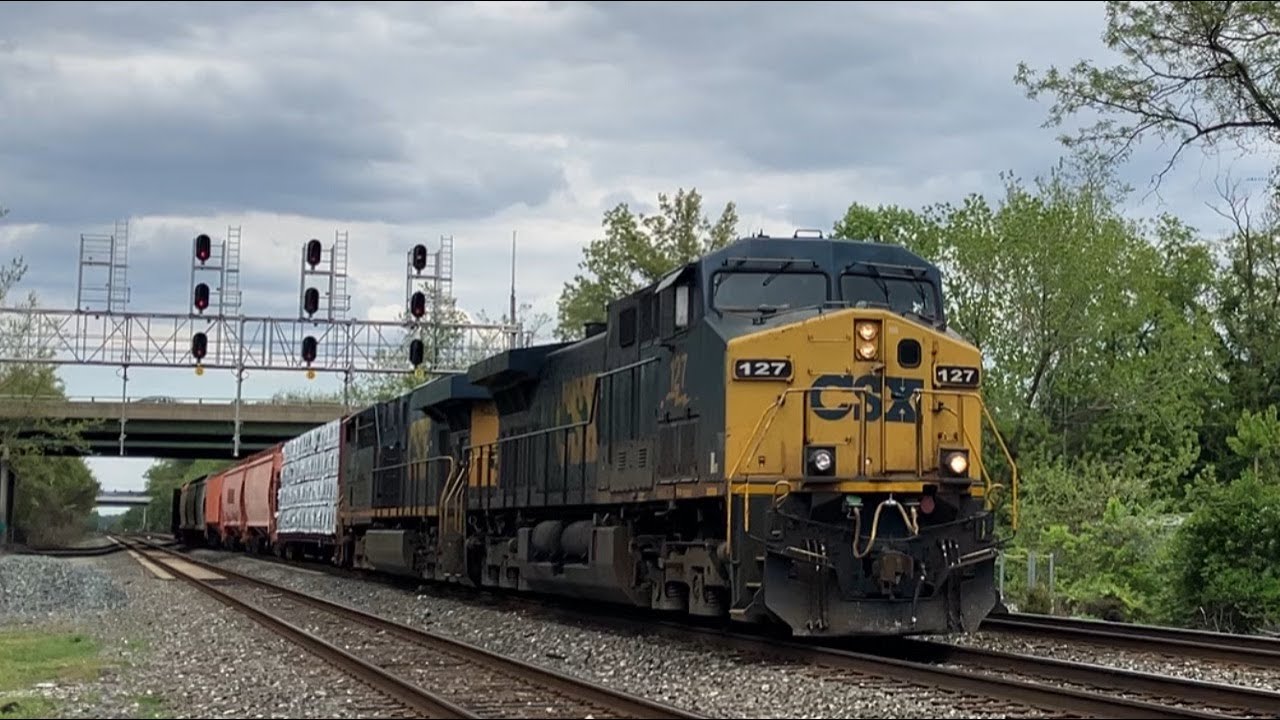 CSX L123 with a cool engineer ️ - YouTube