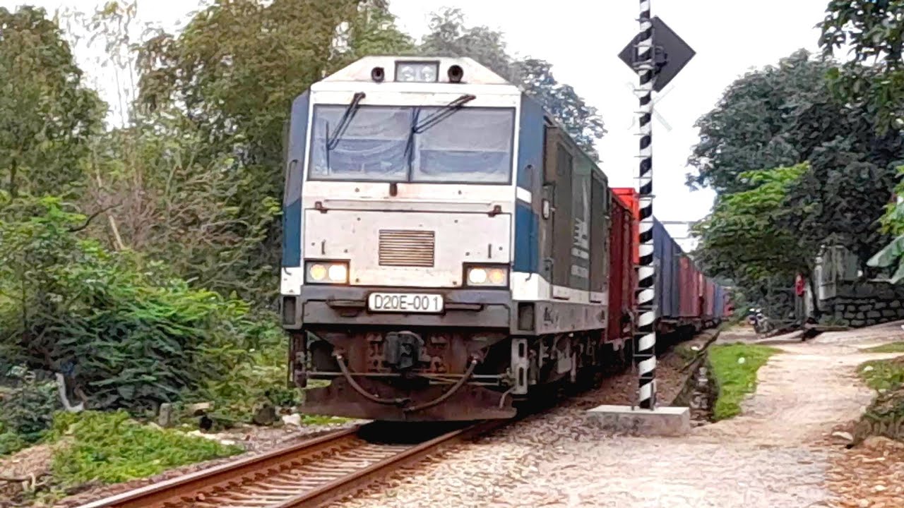 #16 D20E-001 kéo tàu hàng HH18 (14h47-13/01/2023) - YouTube