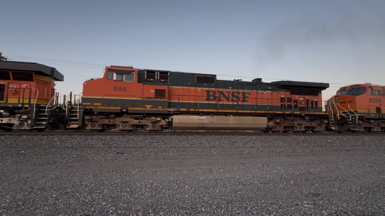 BNSF #6162 Lead’s The Port Stack On S-LHGHUD1-30L With Heritage One ...