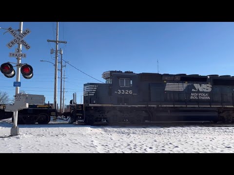 NS B09 w/ NS 3326 (ex SOU) in LaPorte, Indiana - YouTube