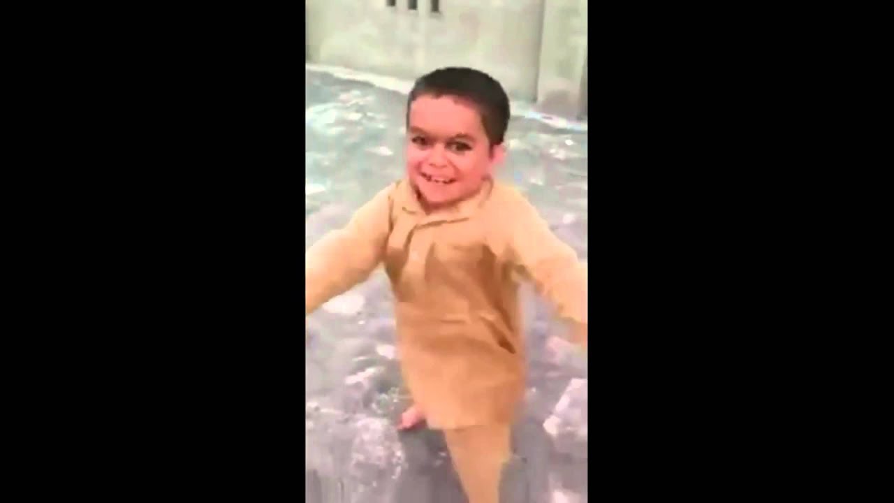 Pakistan kid dancing remix (work work work) - YouTube