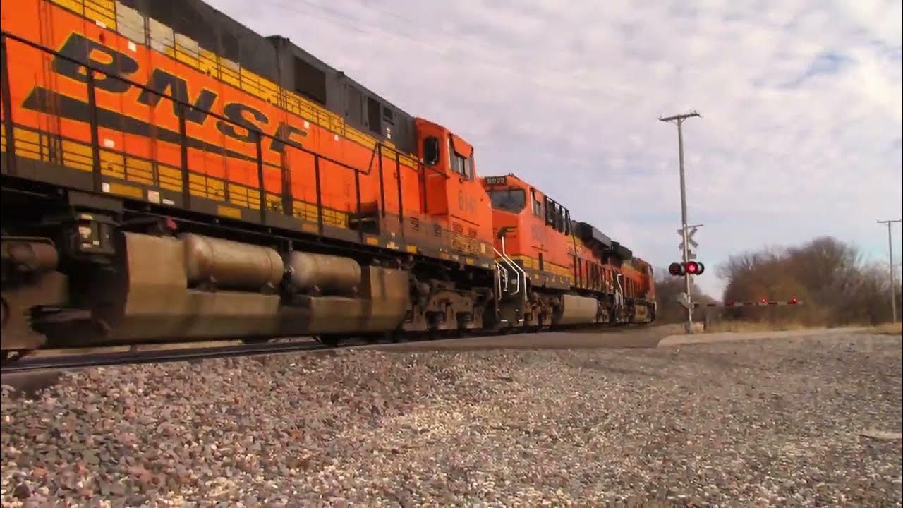BNSF Z-LACWSP9 Rips Over the Reed Rd Crossing Eastbound on the Chillicothe Subdivision!! - YouTube