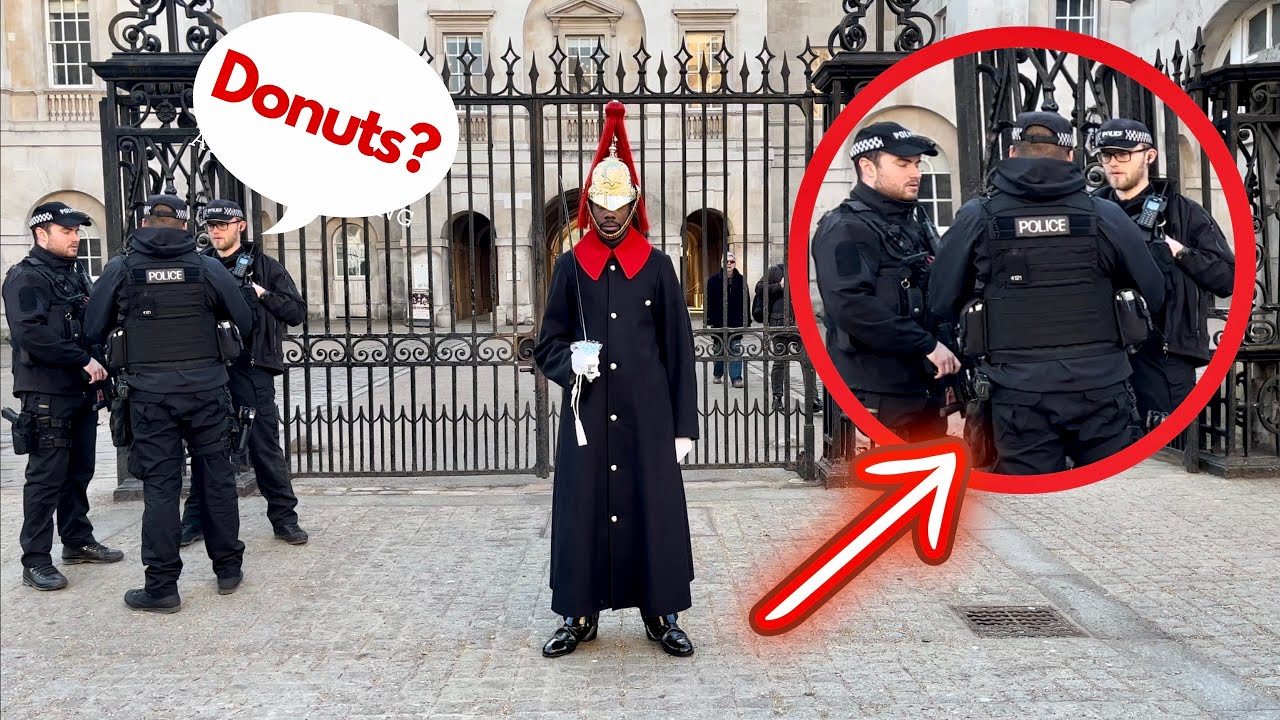 King’s Guard Stands Strong As Armed Police Chill Out! - YouTube