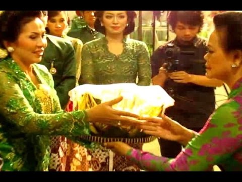 Tradisi PISANG SANGGAN - Upacara Pengantin Adat Jawa - Javanese Wedding ...