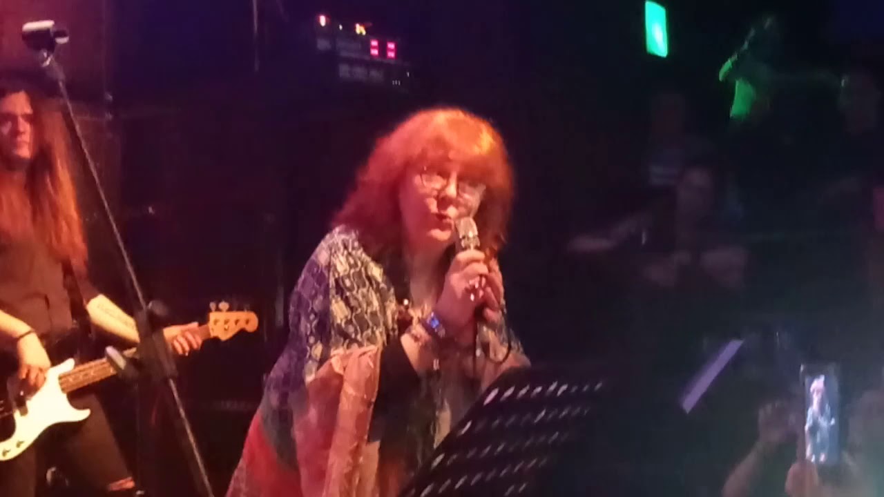 Maggie Reilly - "Moonlight Shadow" (Mylos Thessaloniki, 12-4-2019 ...