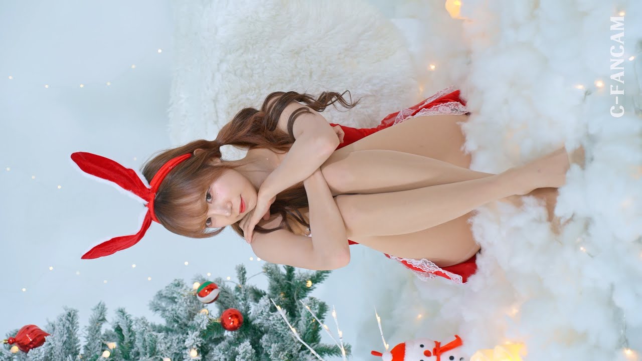 Minchae 민채 \ 크리스마스 산타복 세번째의상 \ 20241208 \ 스튜디오 소수촬영회 2차 모델 직캠 \ 4K 60P Model fancam - YouTube