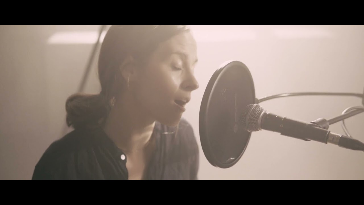 Hania Rani - "Home" music session - YouTube